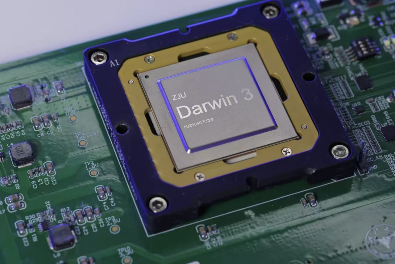 中国・浙江大学がサルの脳に匹敵する「Darwin Monkey」発表：DeepSeekを動作させ、AIスパコン競争でIntelを凌駕 | XenoSpectrum