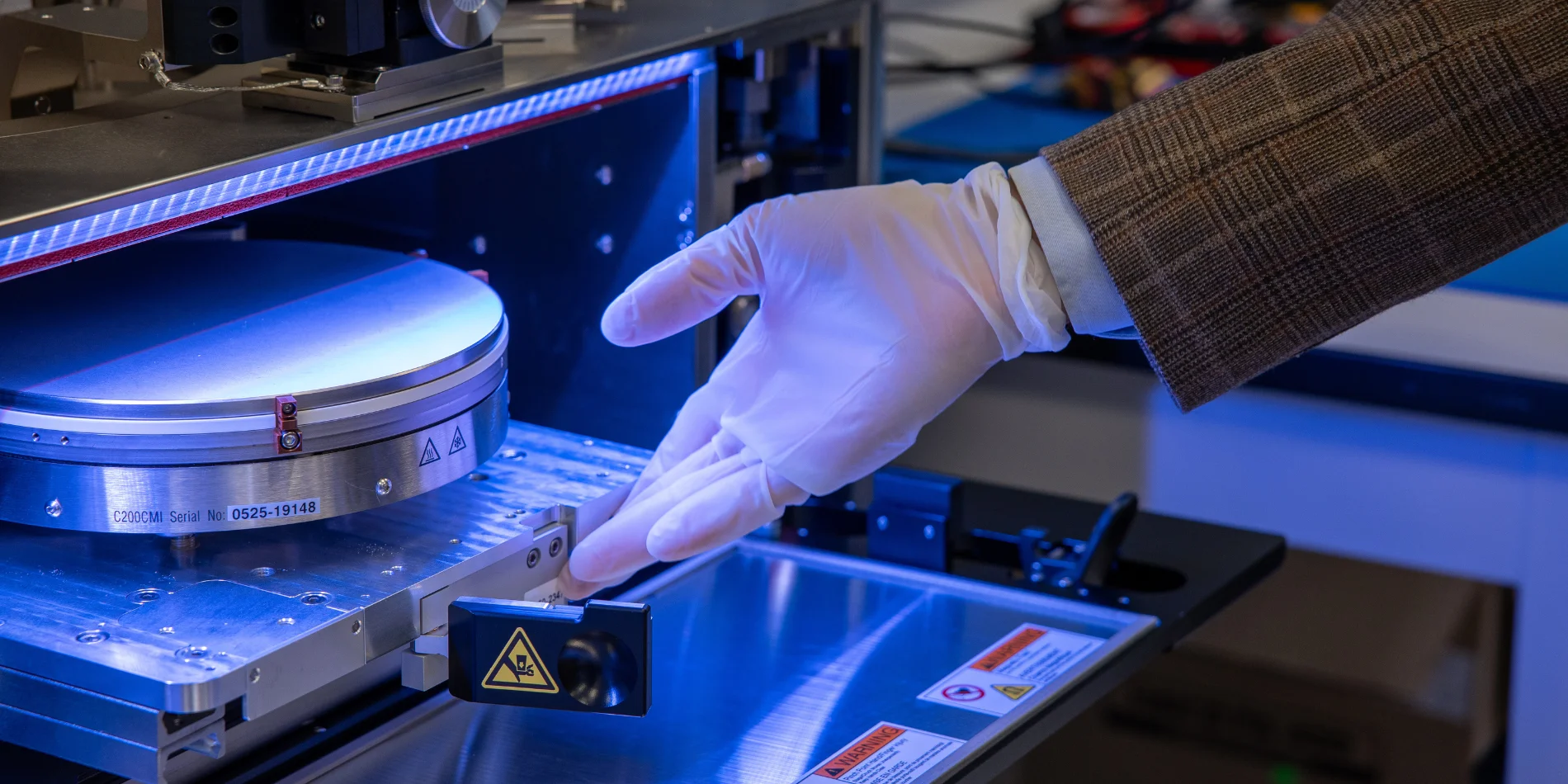 スタンフォード、MITら、商業ファウンドリ初のモノリシック3Dチップ製造に成功：「ムーアの法則」の限界を突破しAIハードウェアの革命的未来に向けた歴史的マイルストーン | XenoSpectrum